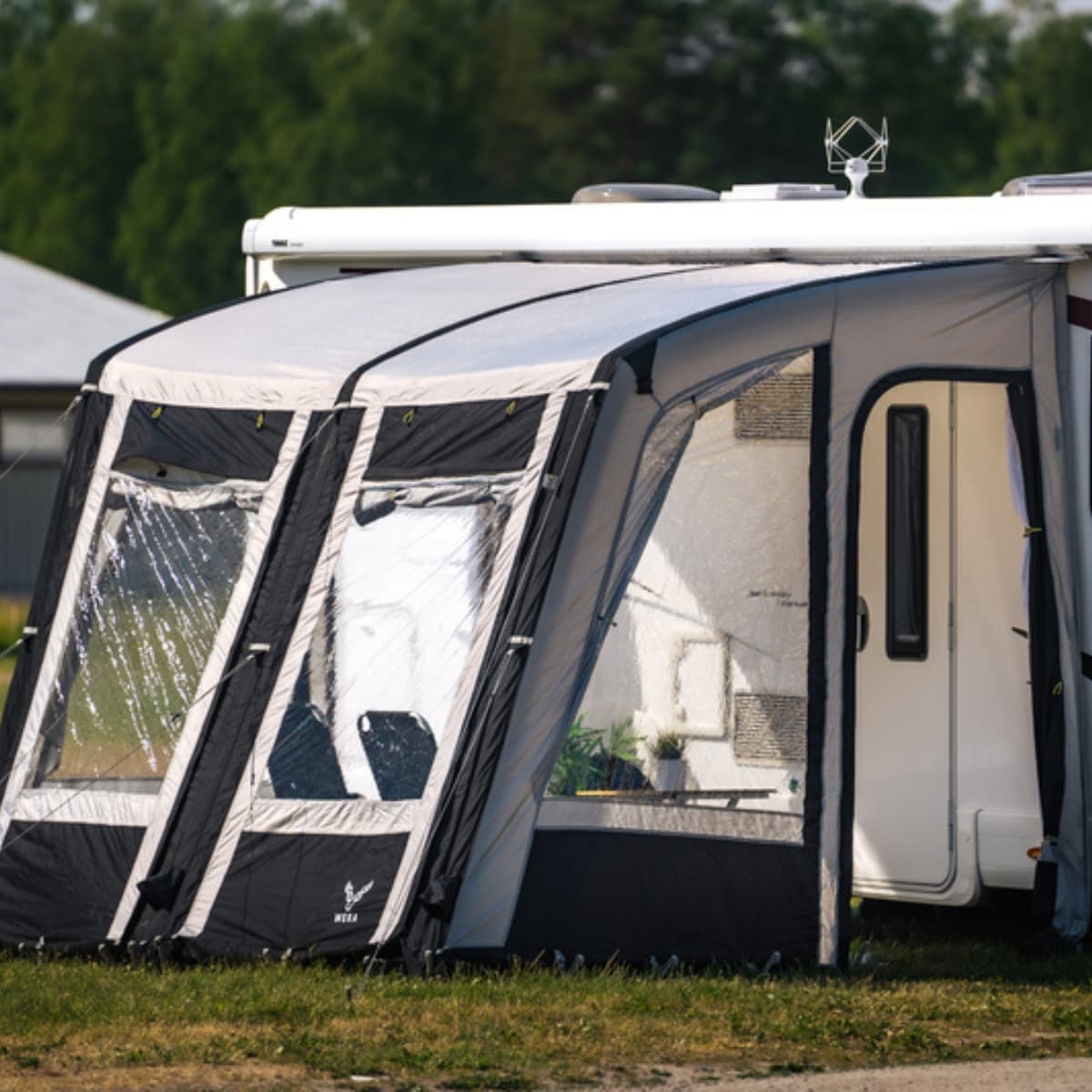 Awning Wera Bohus AIR 310 | Air tents to get in place quickly